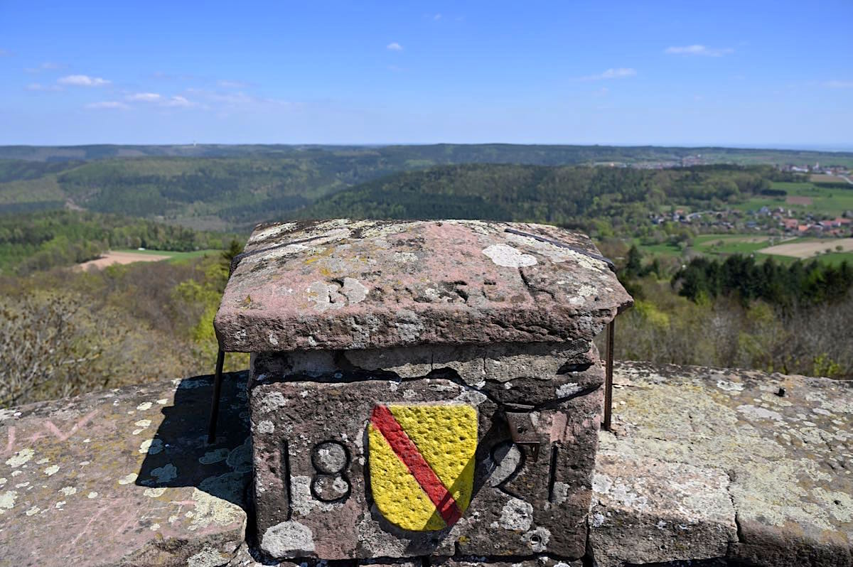 Katzenbuckel mit Aussichtsturm - Wanderung im Odenwald - People Abroad